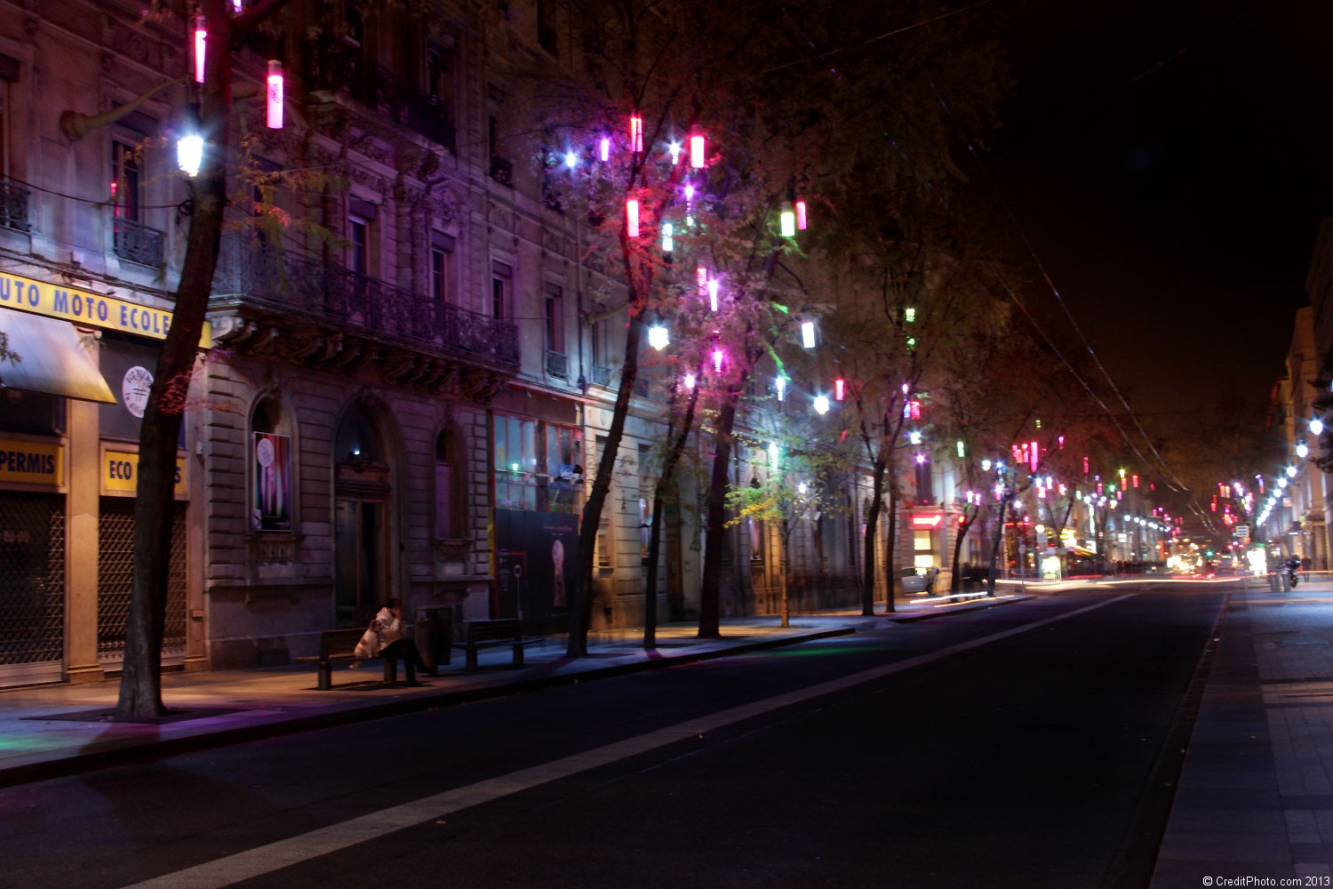 Lumière Verticale, rue de la République