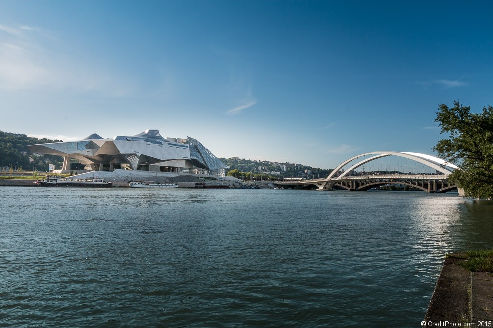 Musée des Confluences, Pont Schuman